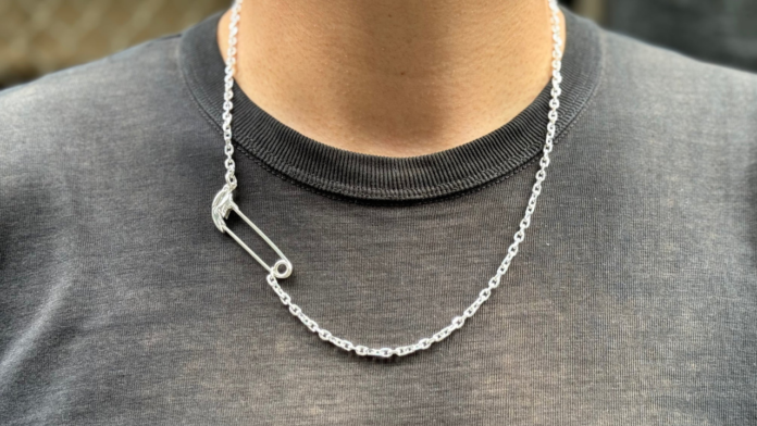 Safety Pin Necklace Meaning: More Than Just a Trend - Info Poka